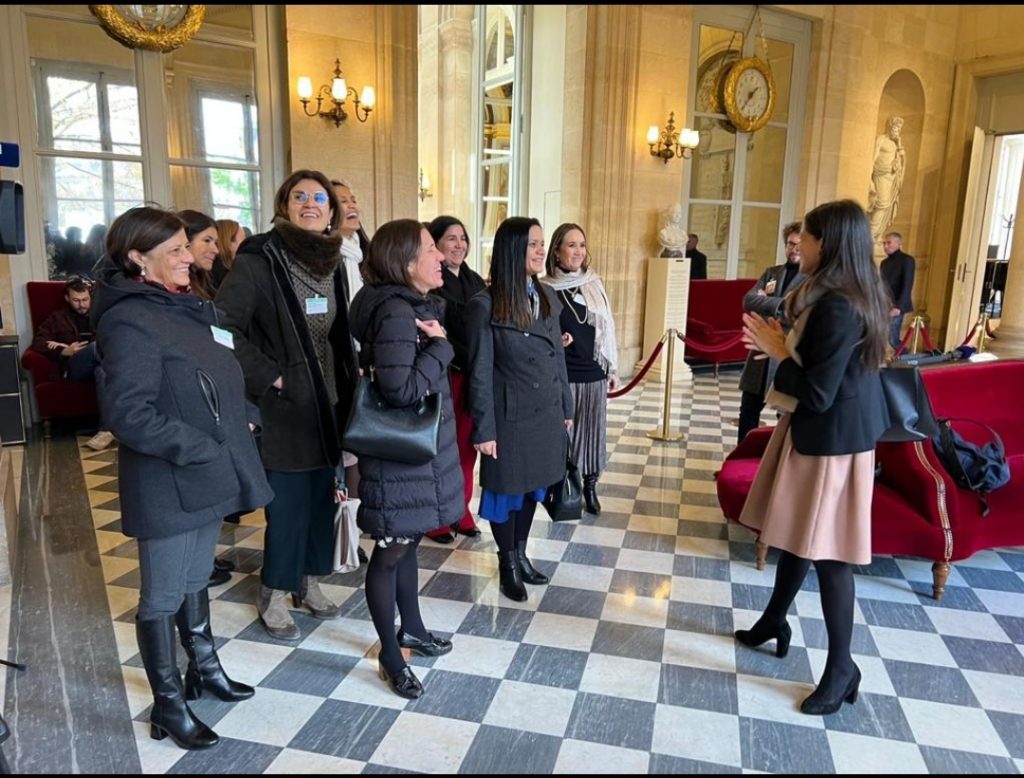Réunion avec la Députée Eléonore Caroit. - Embajada de Panamá en ...