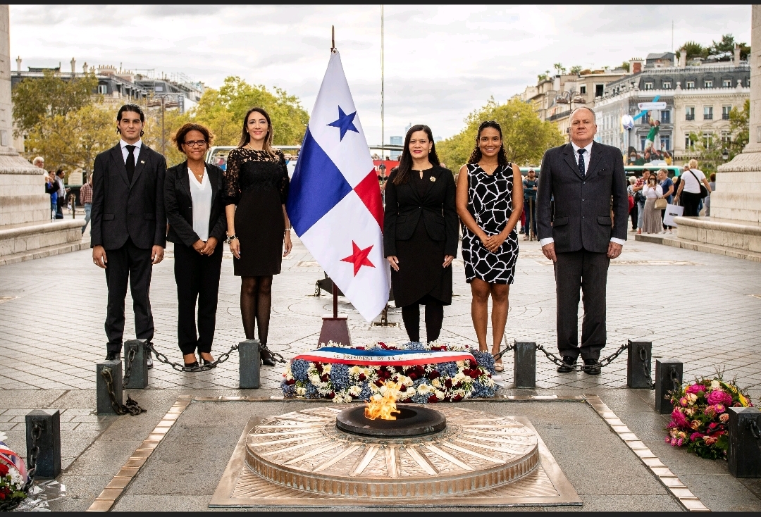 Reavivamiento de la Llama en honor a Panamá. - Panama en France ...